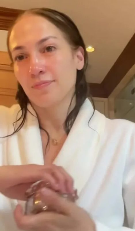 Jennifer Lopez, 53 ans, affiche son look sans maquillage ni filtre ...